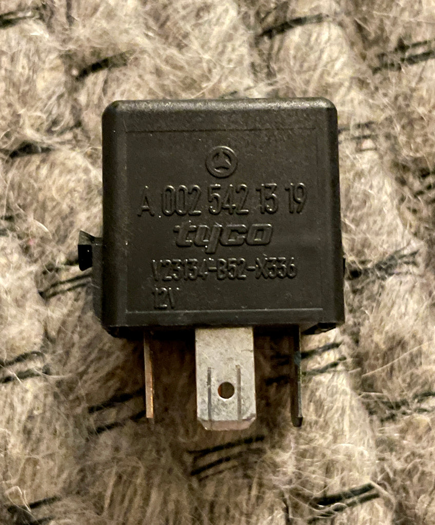 Tyco/Siemens 4 Pin Relay V23134-B52-X336 / A0025421319 Mercedes M S C ...
